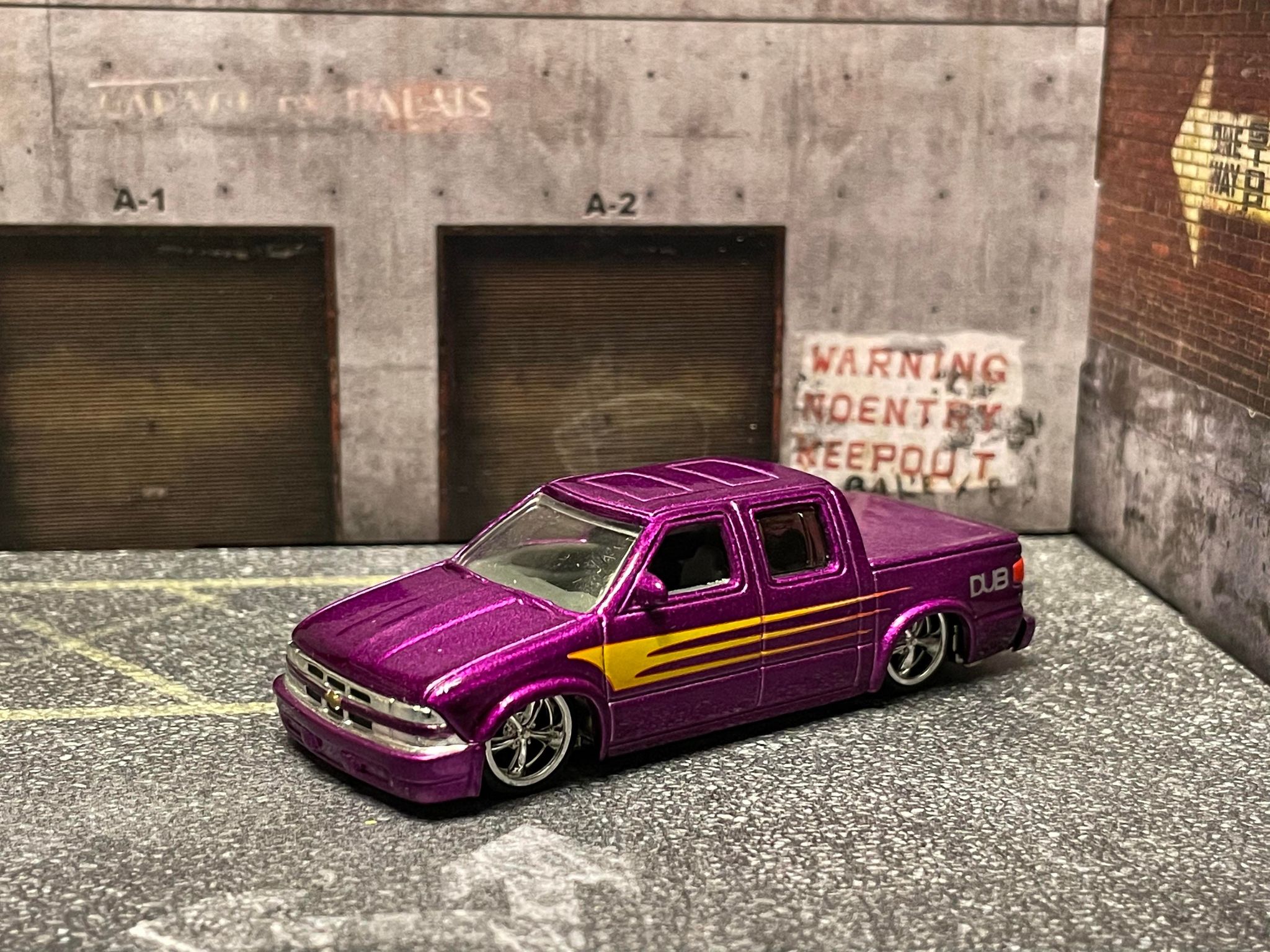 2000 Chevy S-10 - Dub City · Distribution Diecast64