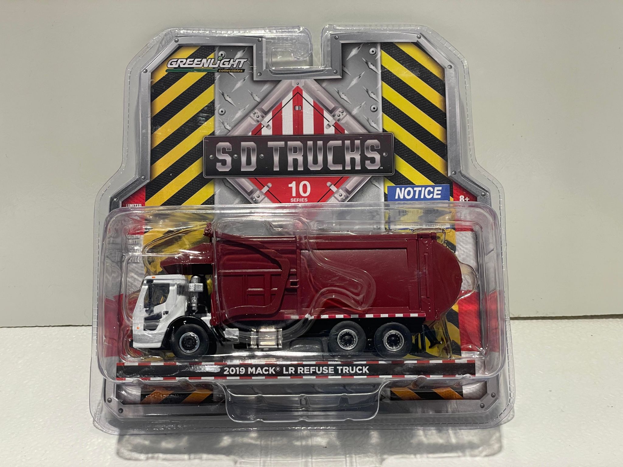 2019 Mack LR Refuse Truck - HD Truck · Distribution Diecast64