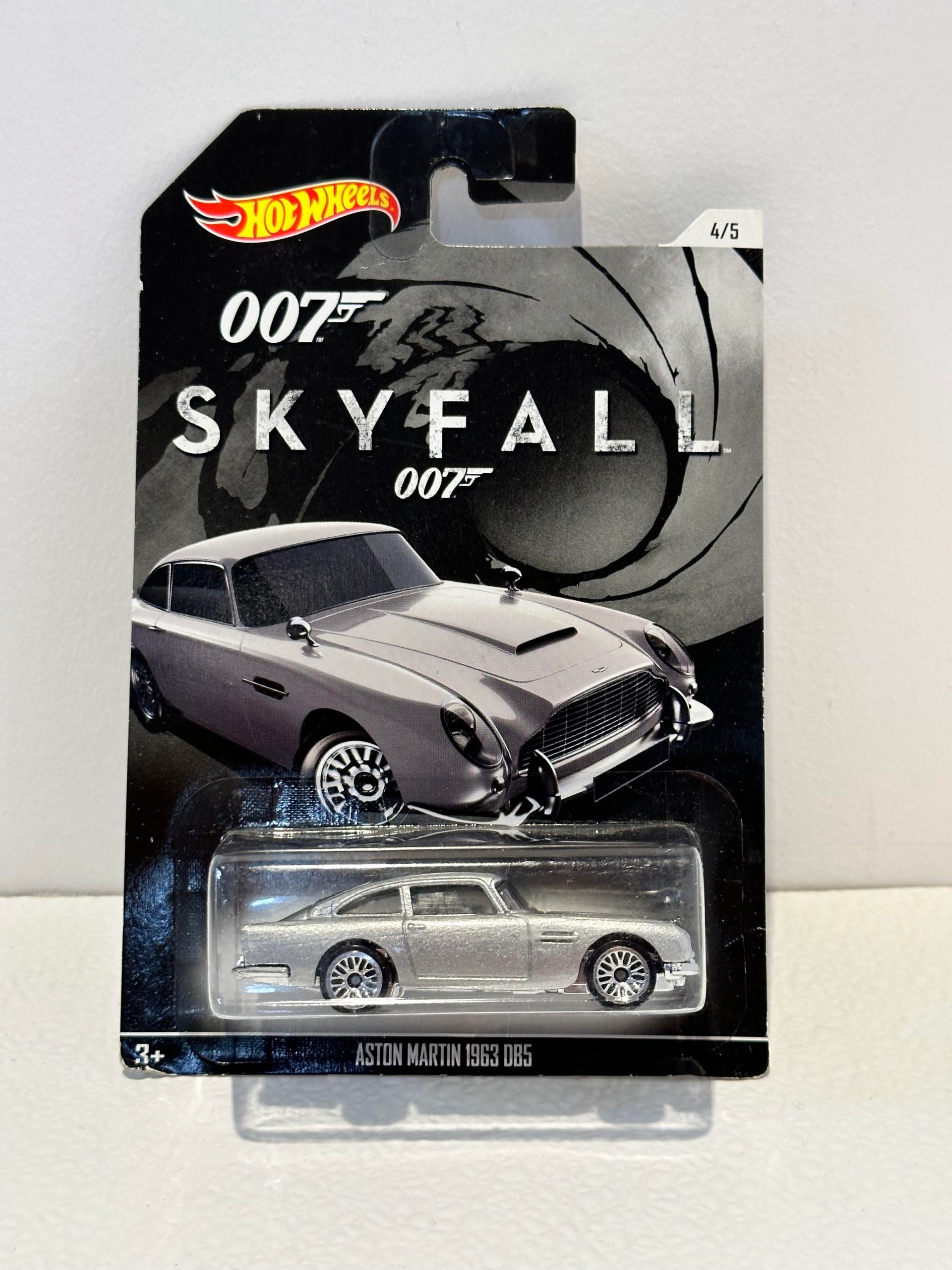 Aston Martin 1963 DB5 - 007 Skyfall · Distribution Diecast64