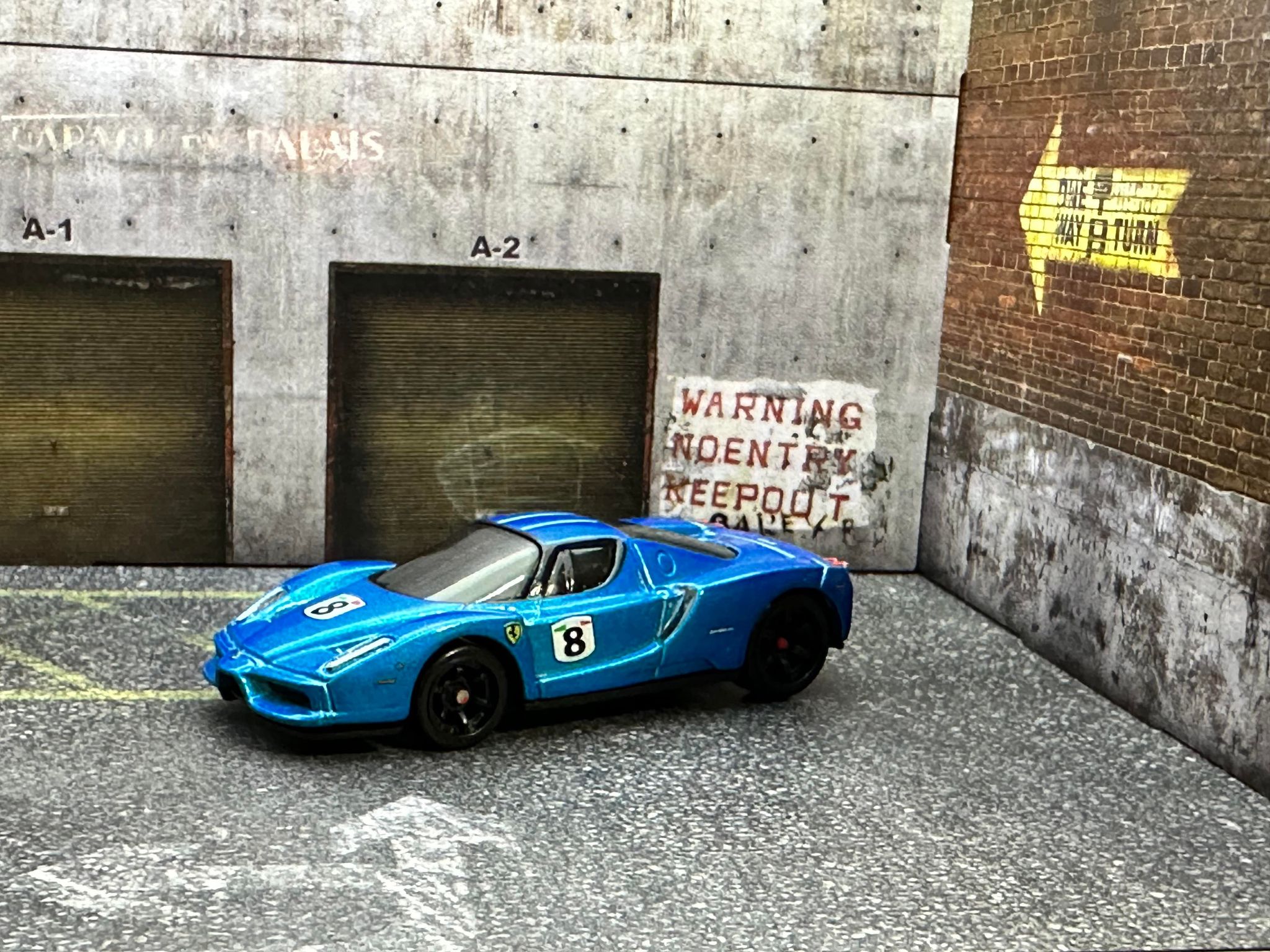 Enzo Ferrari - Speed Machines · Distribution Diecast64