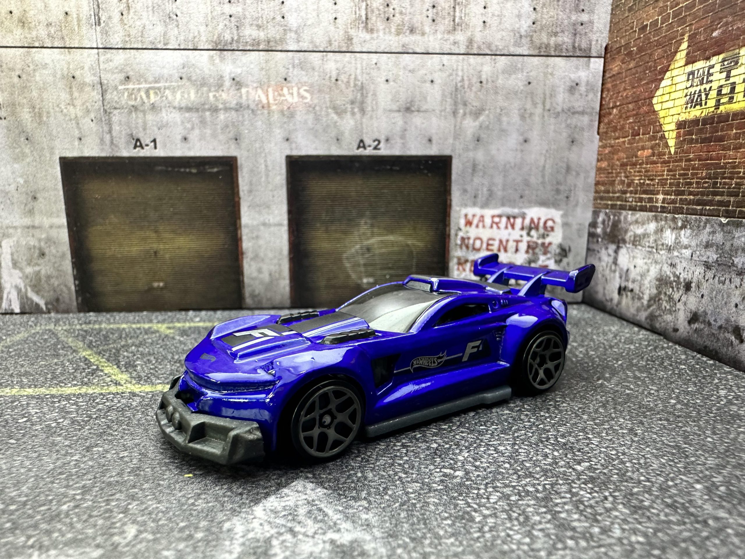 Track Ripper - Exclusive Pack · Distribution Diecast64