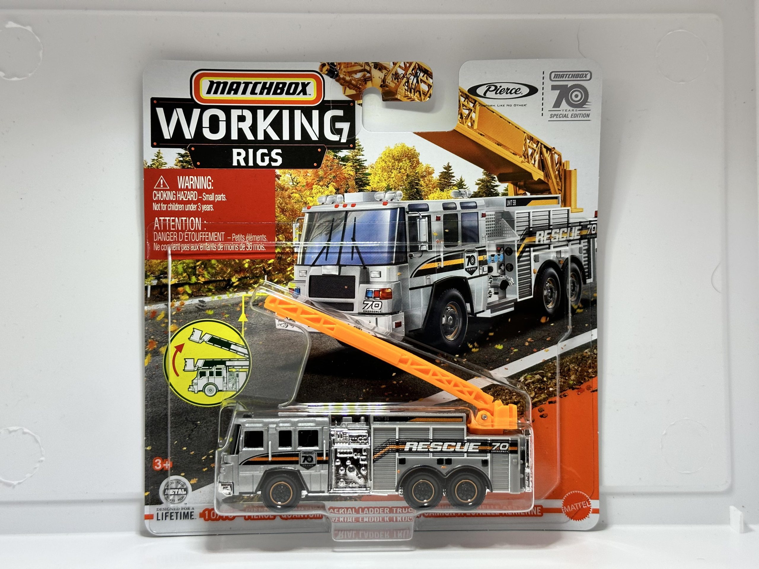 Pierce Quantum Aerial Ladder Truck - Working Rigs · Distribution Diecast64