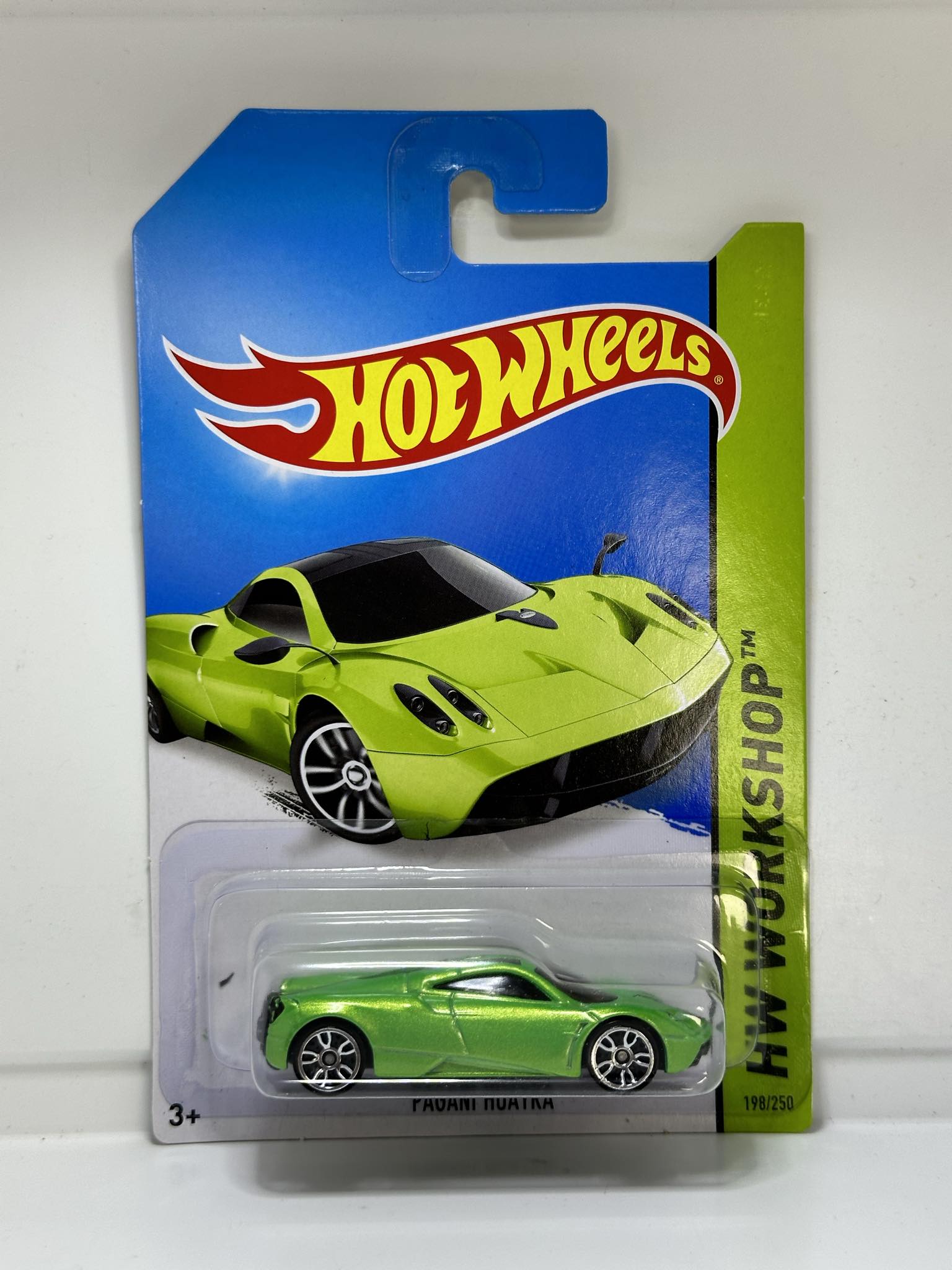 Pagani Huayra · Distribution Diecast64
