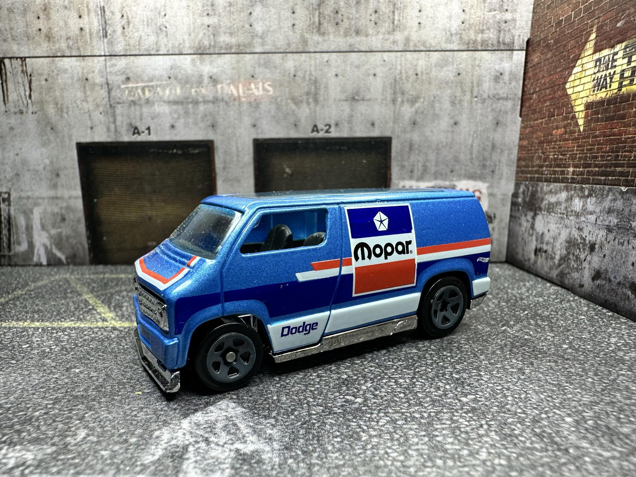 Custom '77 Dodge Van · Distribution Diecast64
