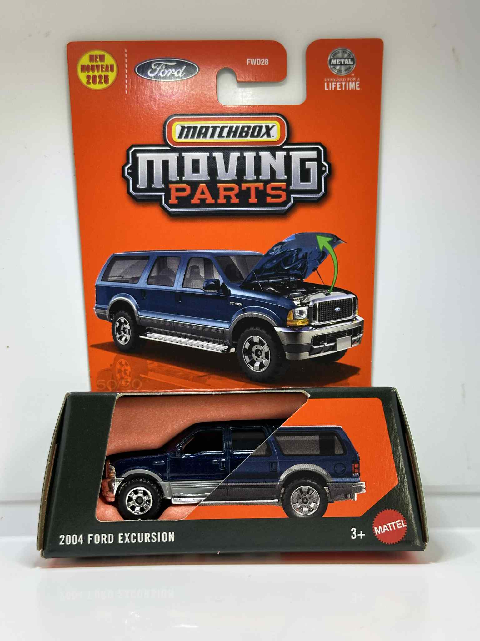 2004 Ford Excursion - Moving Parts · Distribution Diecast64
